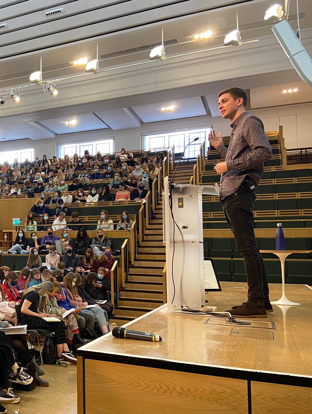 Tweetin’ like you talk: Accent representation on social media ...